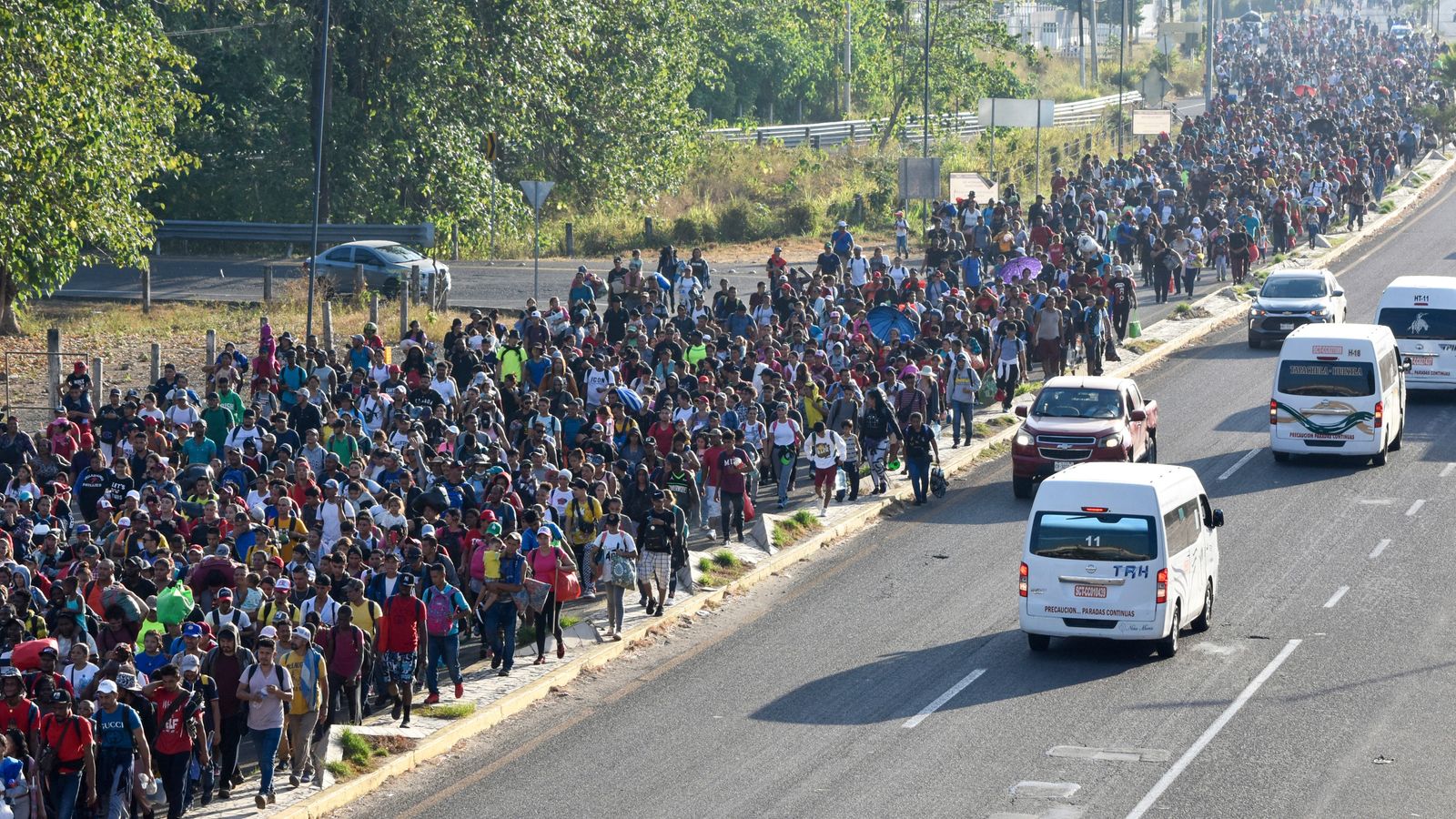 Thousands of migrants heading to US ahead of talks over Mexico border ...