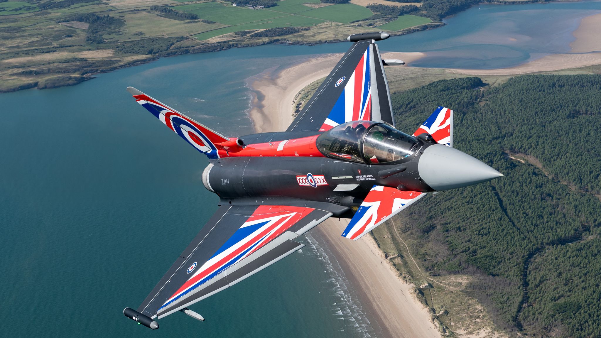 Military dogs and upside-down planes: The best defence images of 2023 ...