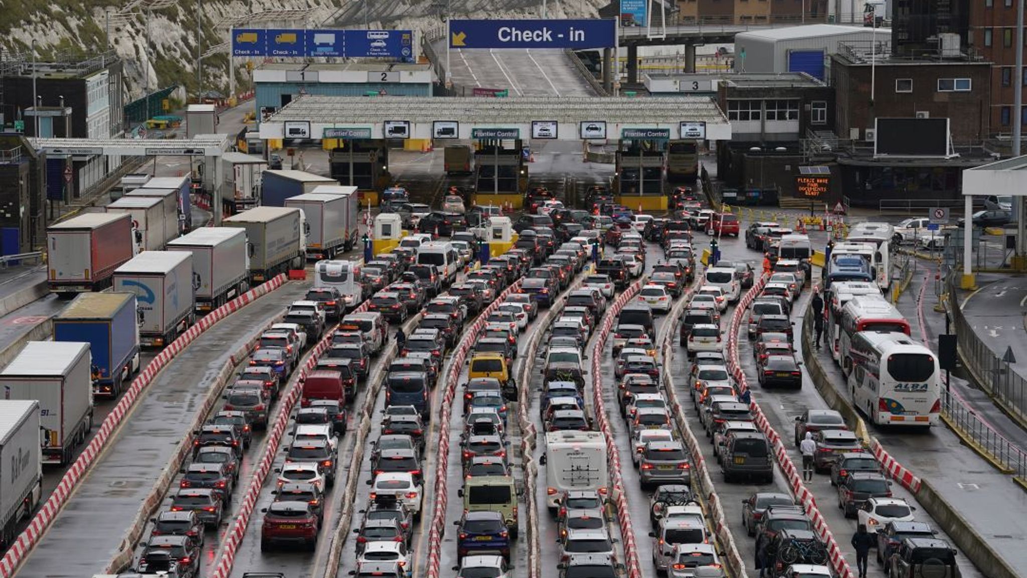 Easter travel warning with '14 million' holiday road journeys, record ...