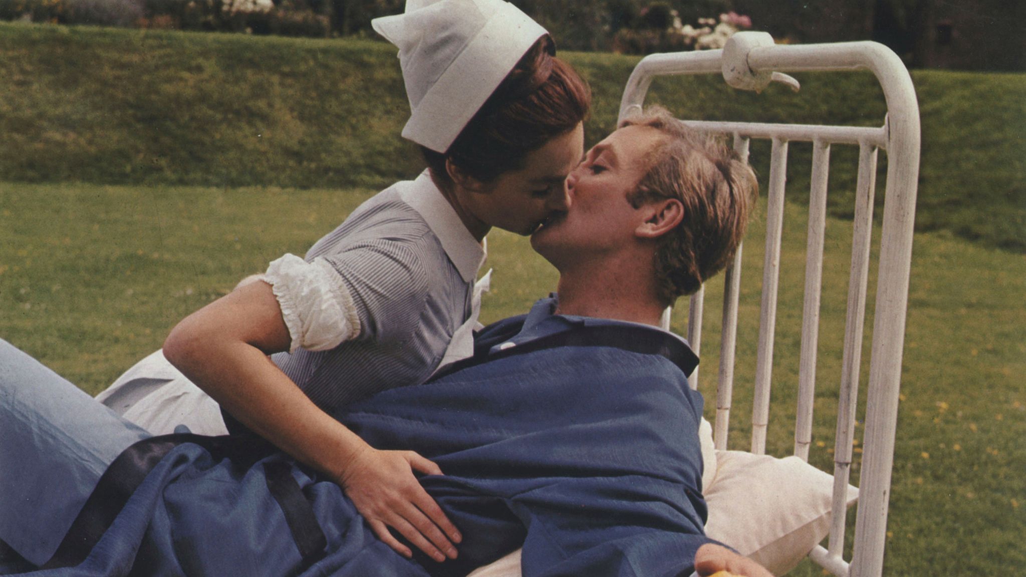 Shirley Anne Field: The Entertainer and Alfie actress dies aged 87 ...