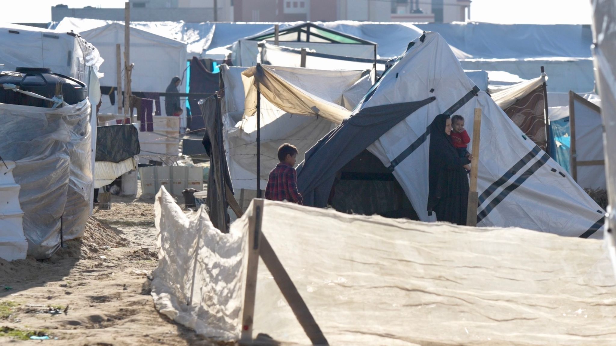Israel-Hamas war: No help to be seen at 'safe zone' for Palestinians in ...