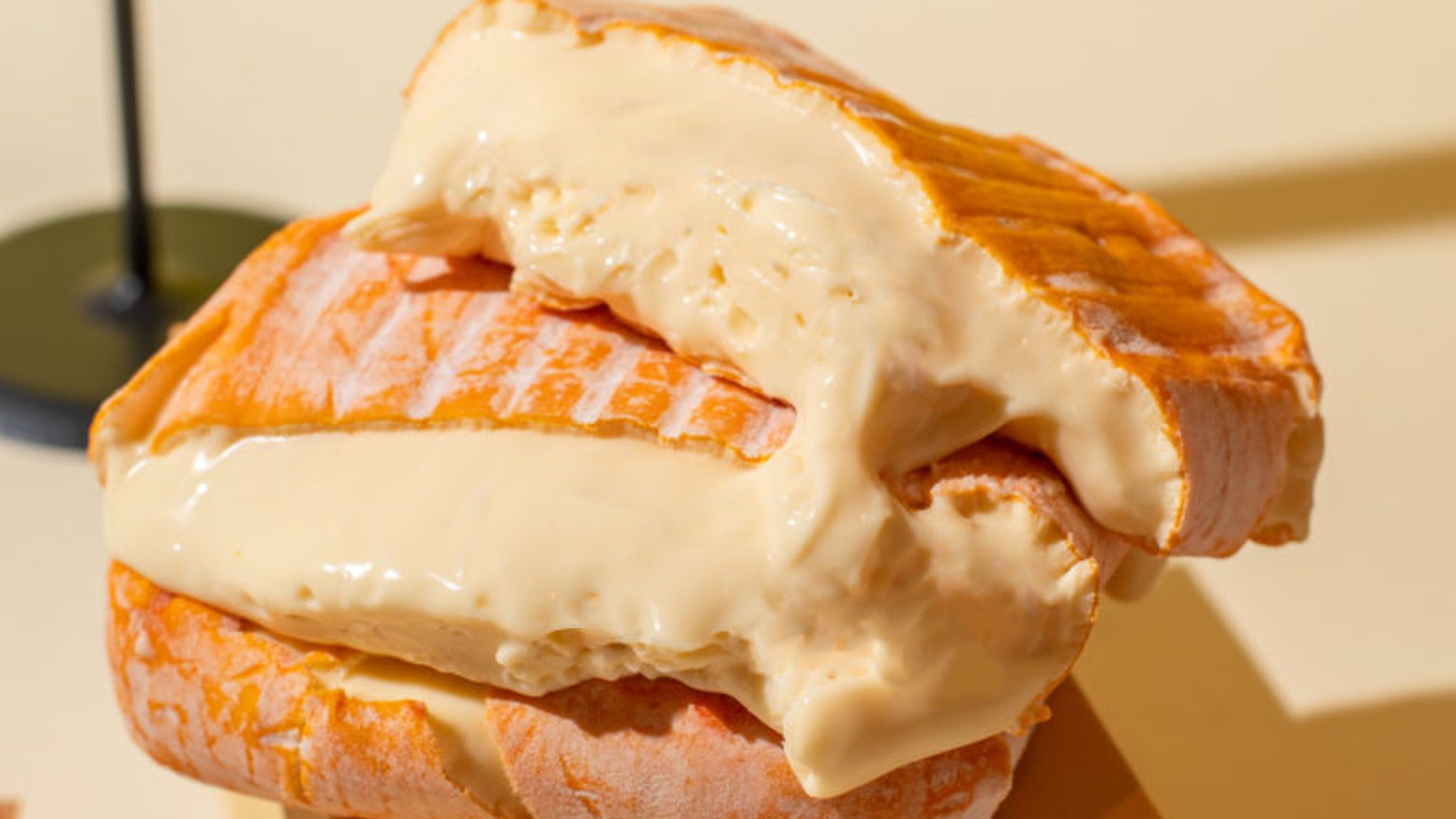 'Brutal on the nose': Shoppers warned about smelly Minger cheese on ...