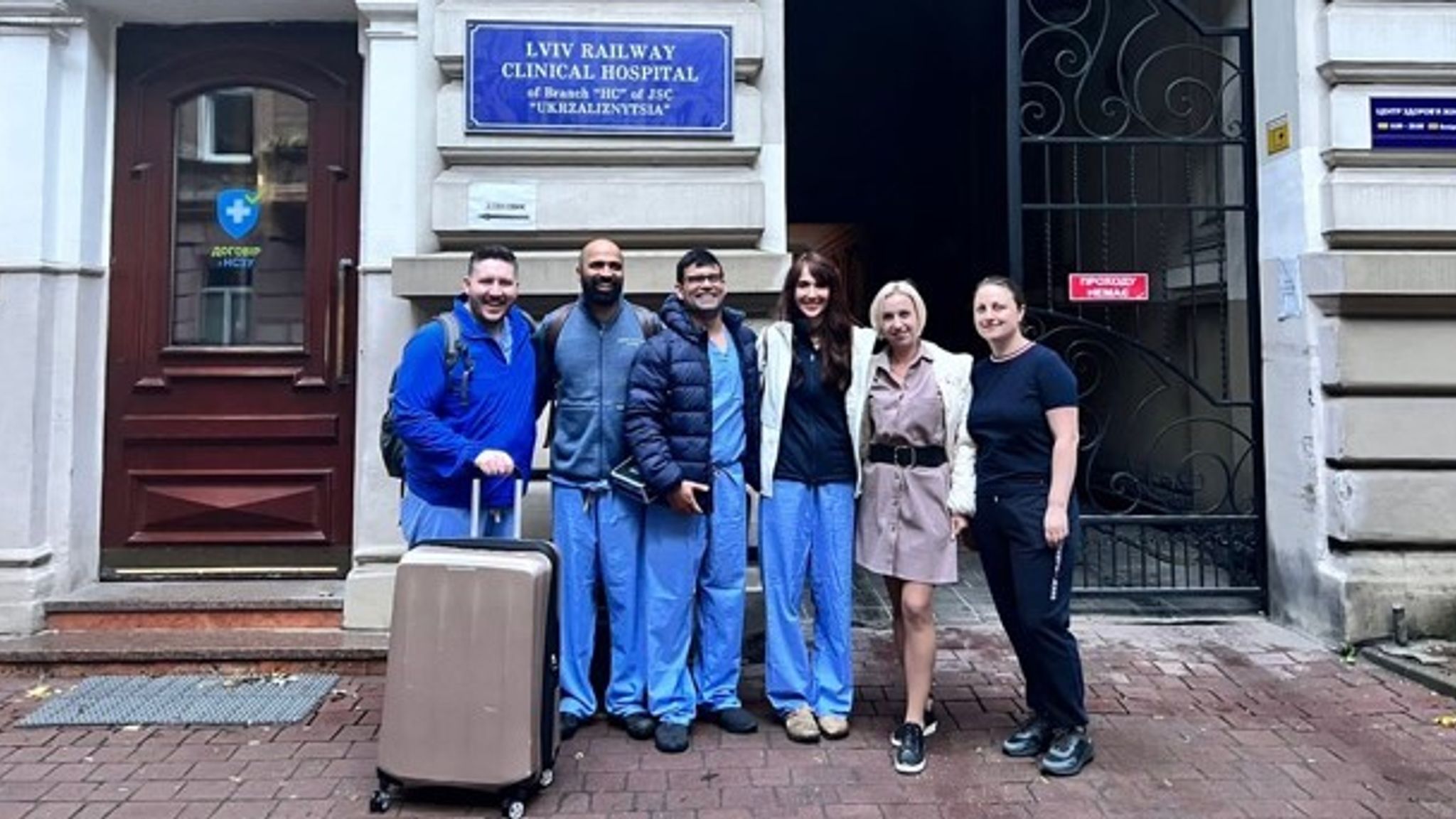 Meet the doctors who travelled from the US to Ukraine to treat victims ...