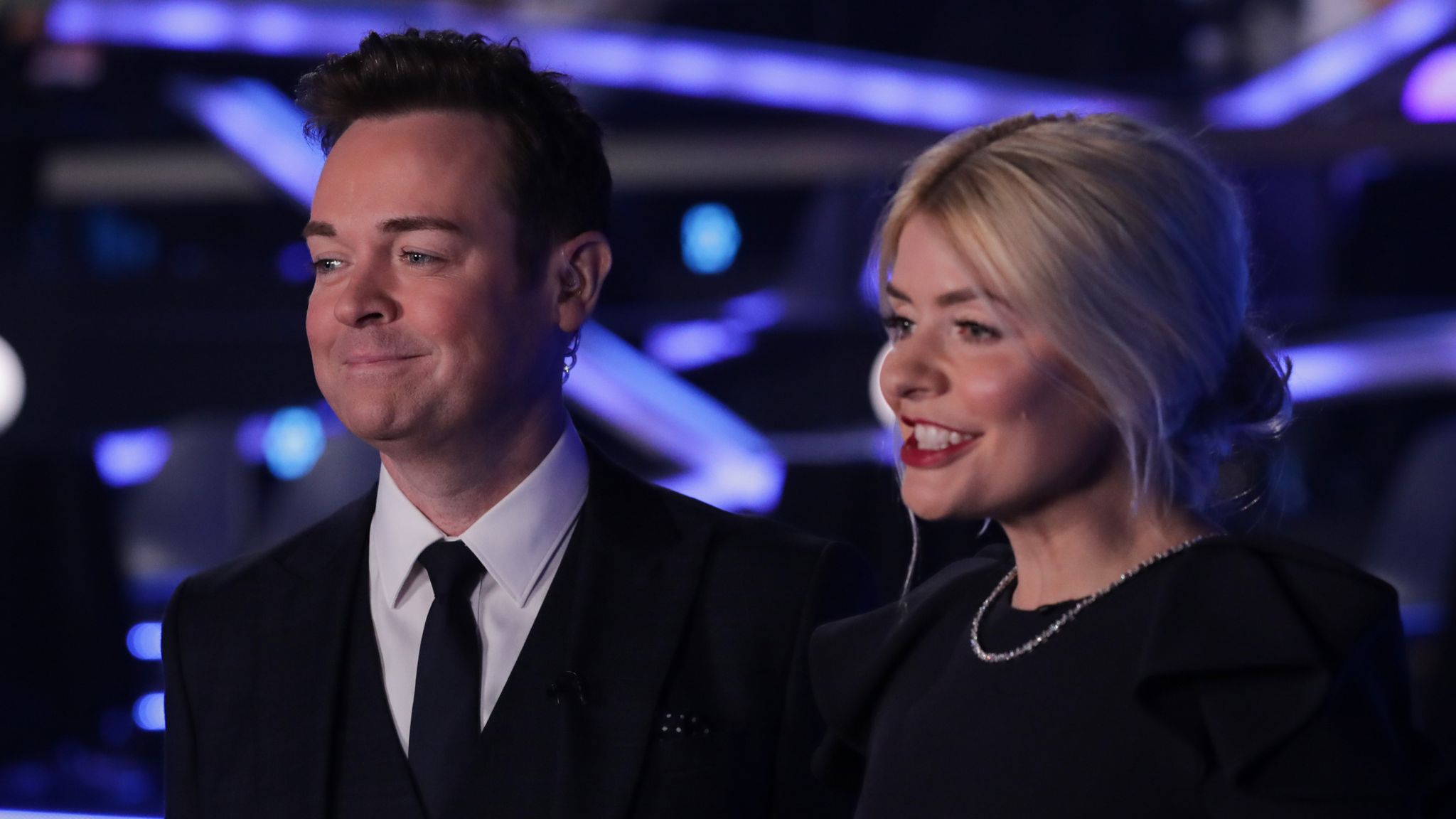 Holly Willoughby returns to TV to host Dancing On Ice with Stephen ...