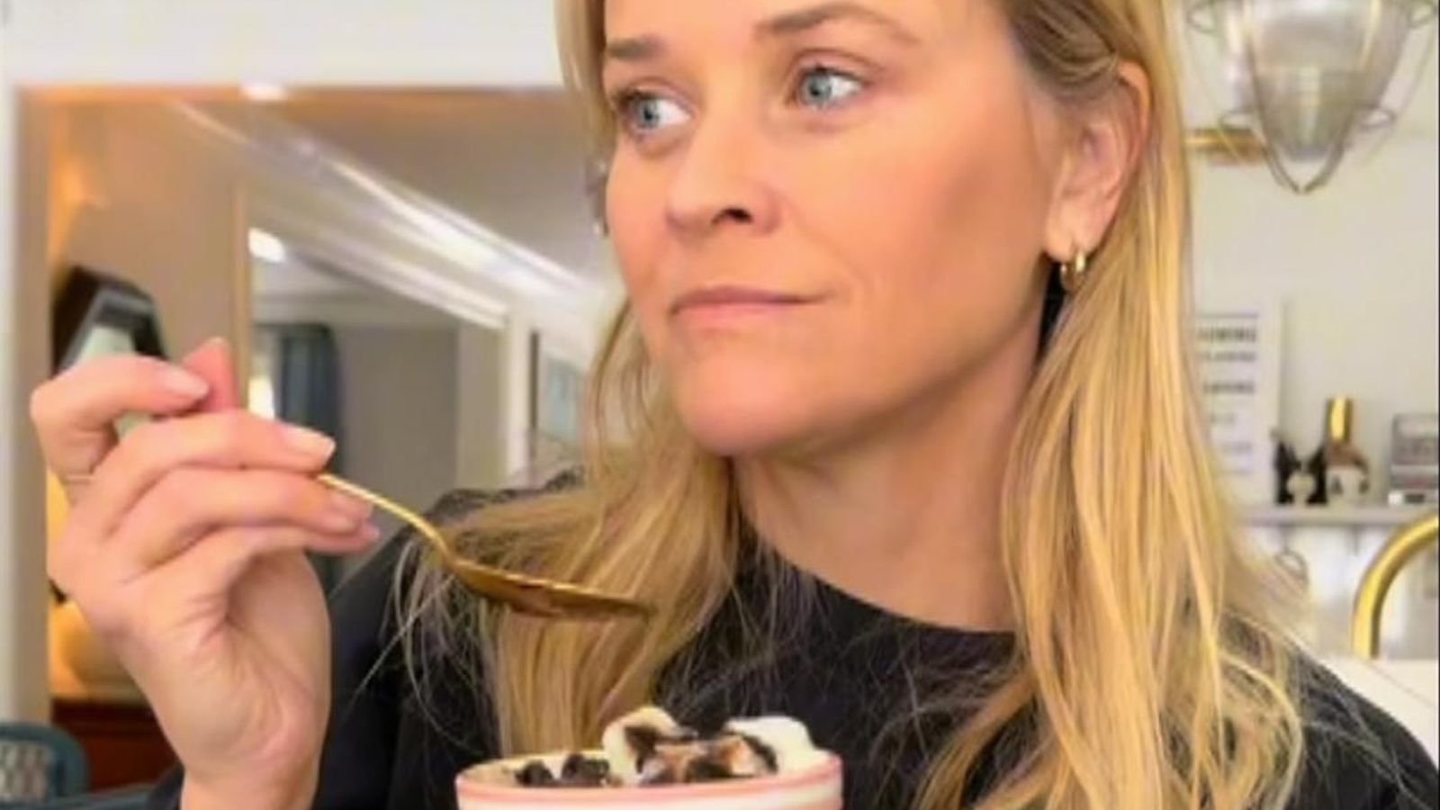 Reese Witherspoon defends her choice to eat snow after sharing a ...