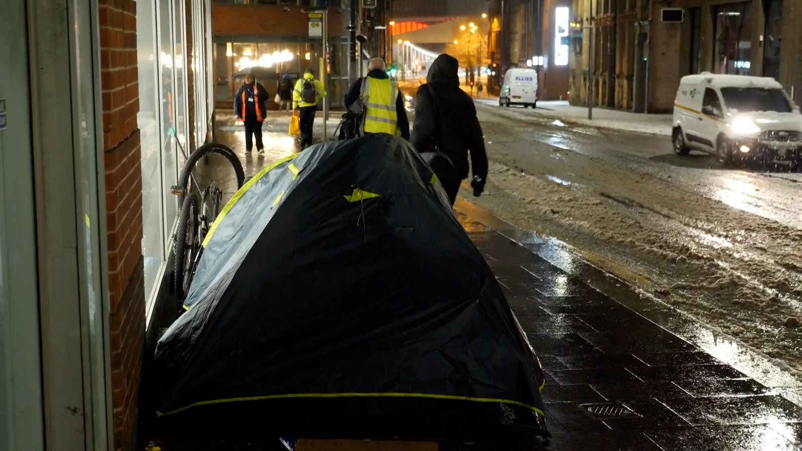 Busy night for Liverpool's outreach workers as people sleep rough in ...