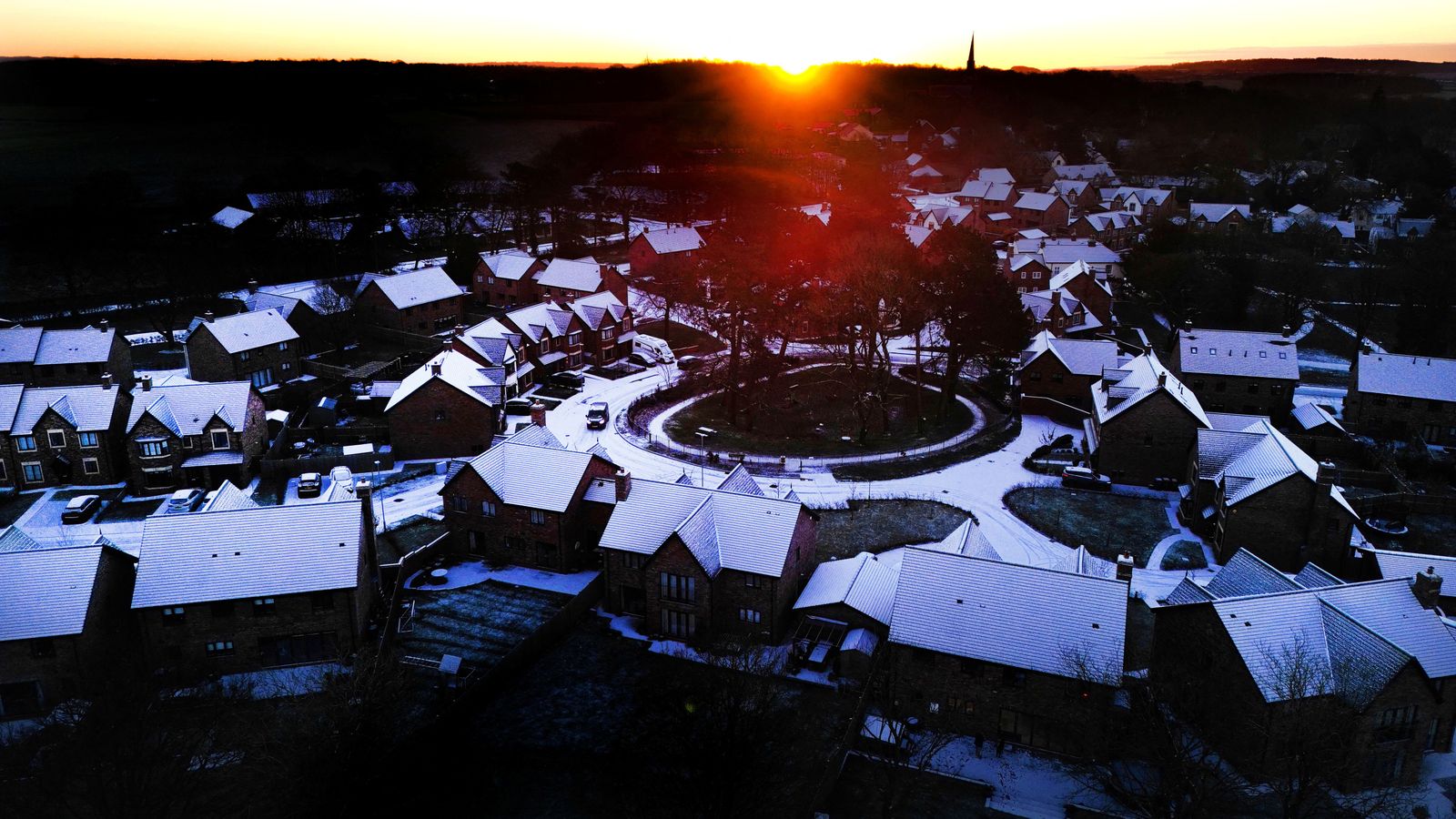 Weather in pictures: Snowy scenes across UK amid warnings of 'bitterly ...