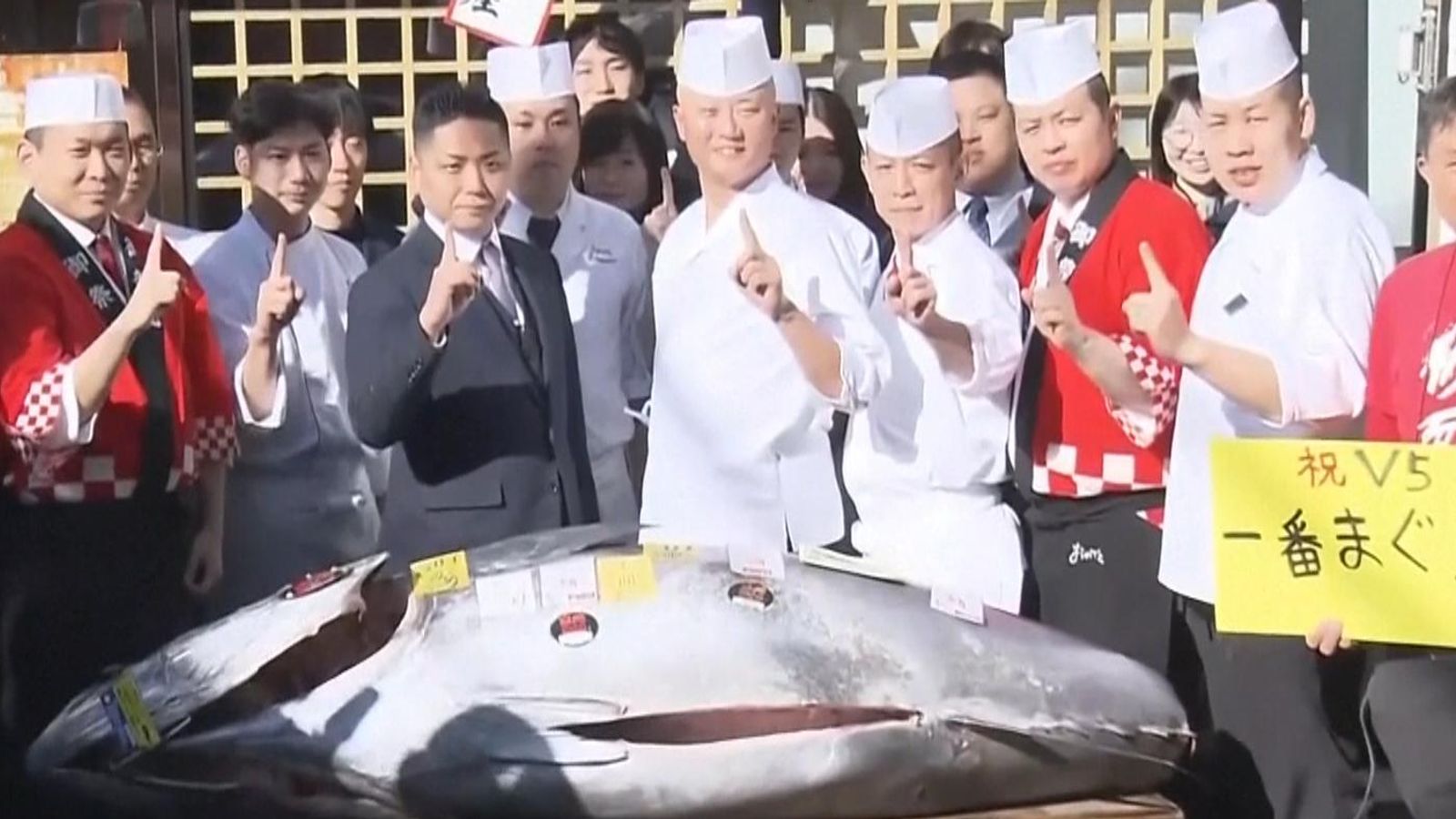 Tokyo: Executive chef pays over £600,000 for 37.5st tuna | World News ...