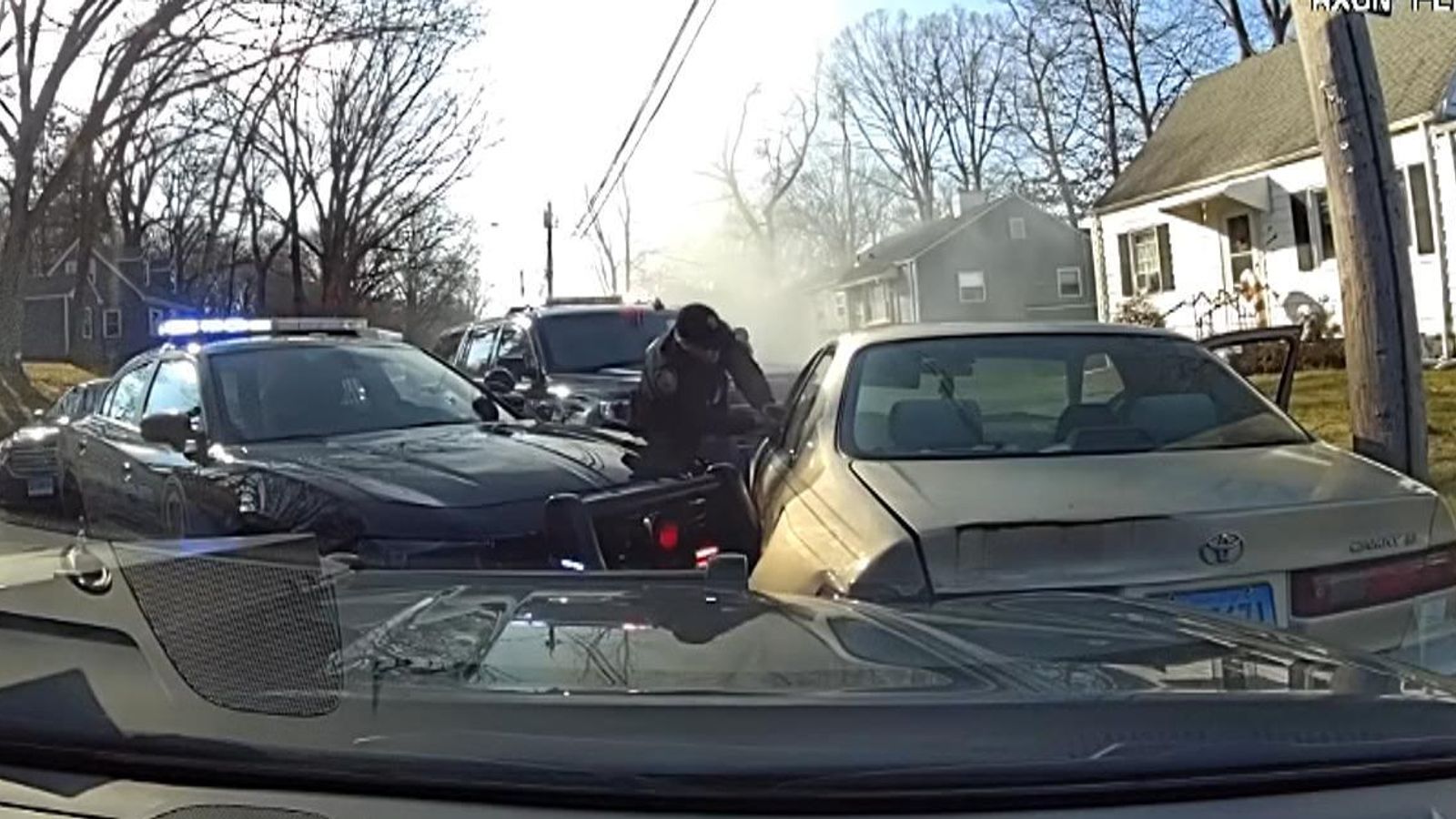 Shoplifting suspects ram police car in Connecticut in attempt to flee ...
