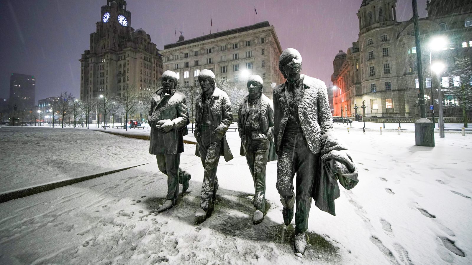 Weather in pictures: Snowy scenes across UK amid warnings of 'bitterly ...