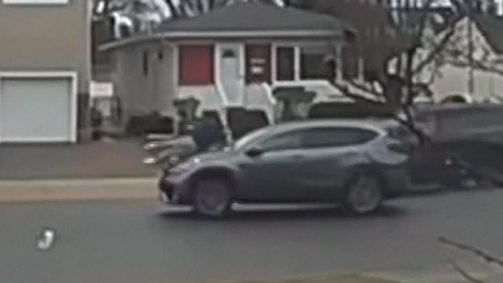 New York: Man clings onto car bonnet to stop thief from stealing his ...