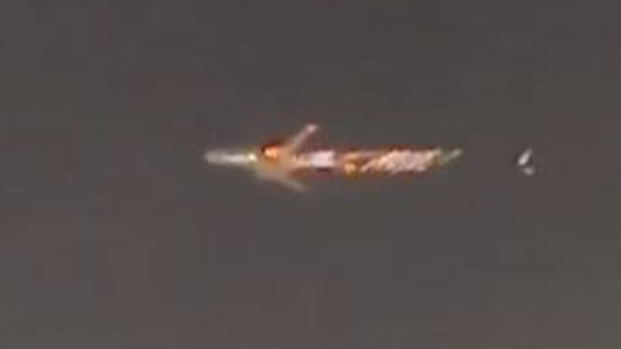 Footage shows moment flames shoot out of Boeing 747 | US News | Sky News