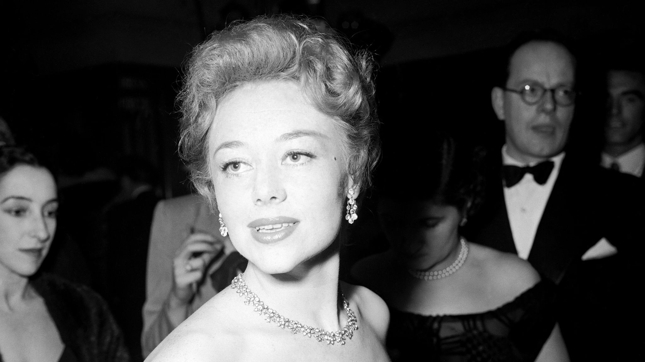 Mary Poppins actress Glynis Johns has died | Ents & Arts News | Sky News