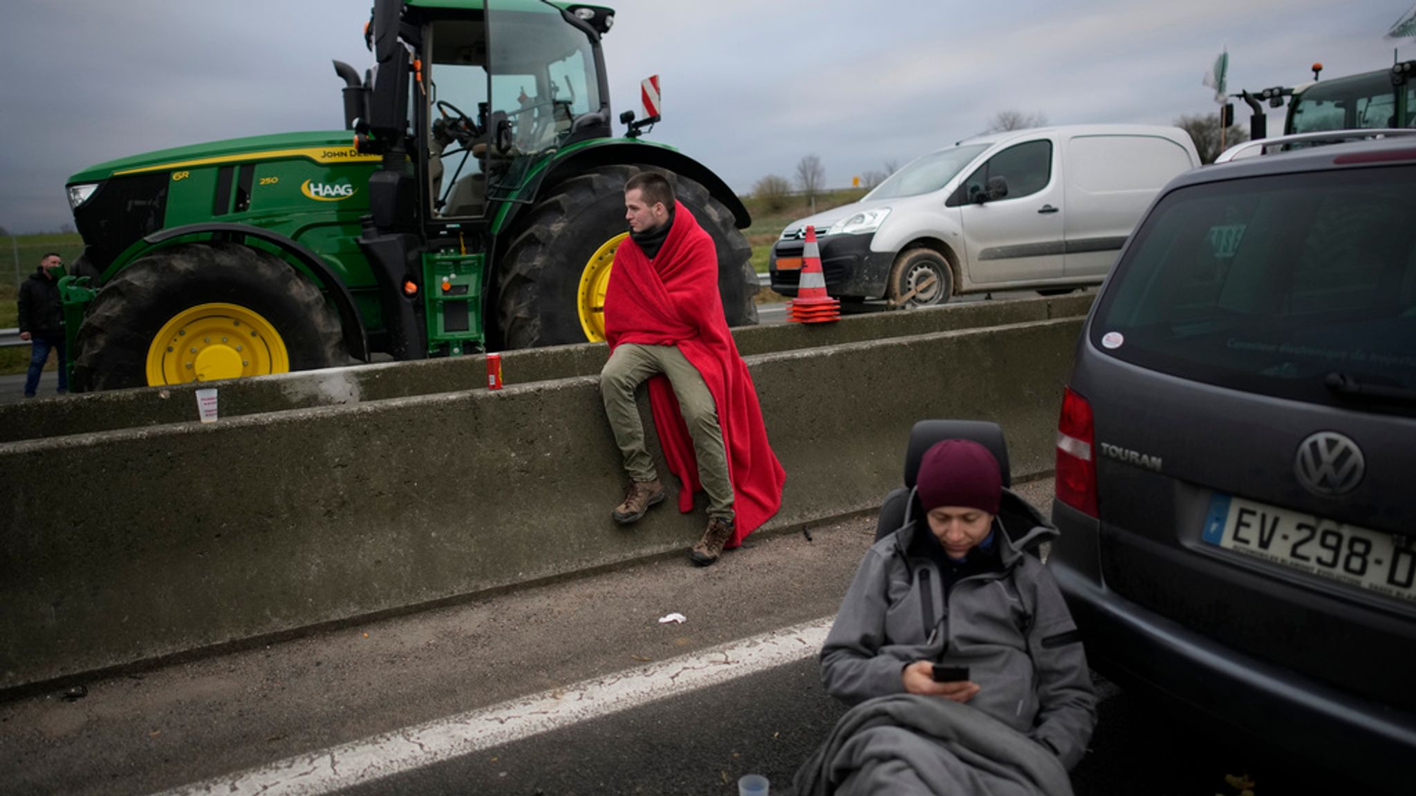 Farmers encircling Paris with their tractors may seem good-natured ...