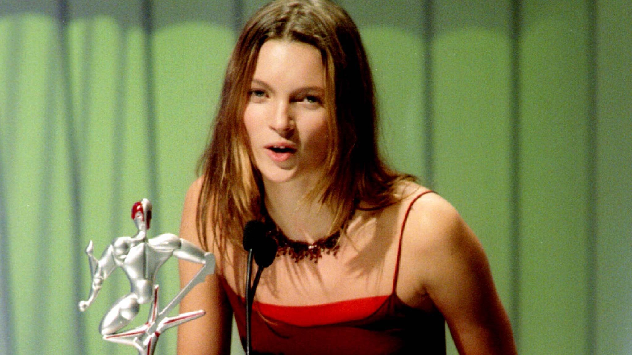 Kate Moss turns 50: The rise of a British style queen in pictures ...