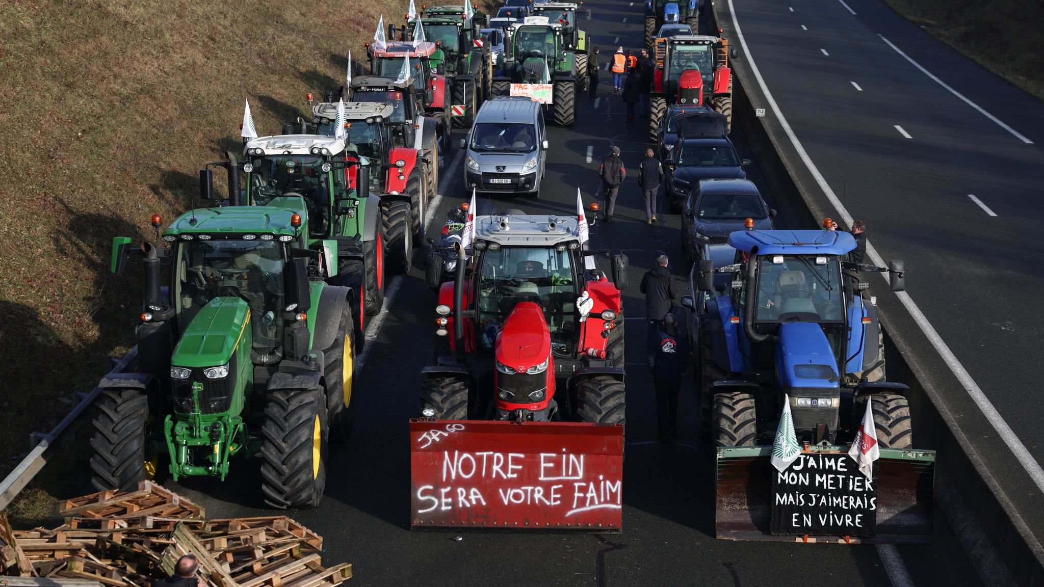 As hundreds of tractors chug towards Paris in protest, the city is on ...