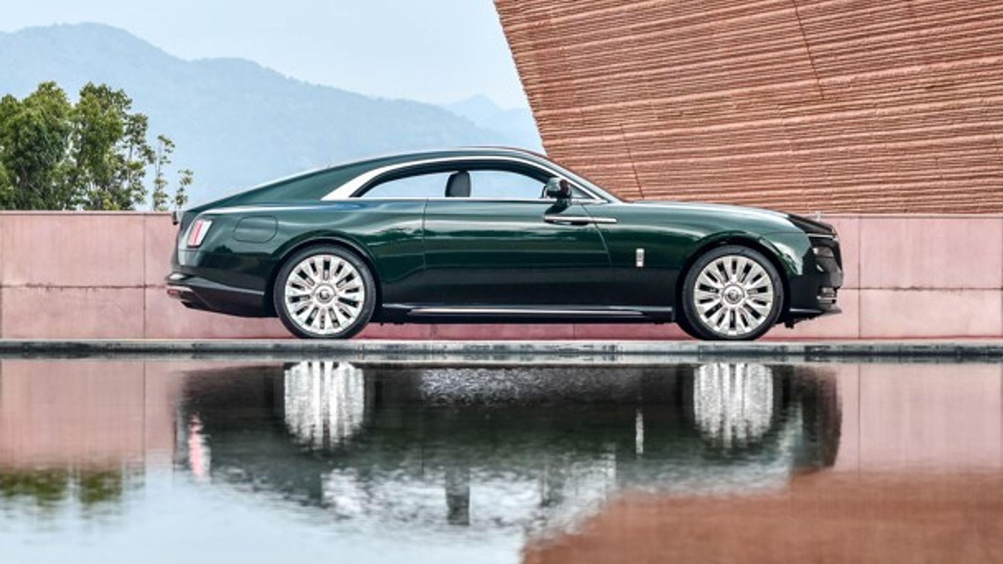 All-electric Spectre helps Rolls-Royce Motor Cars to 'record year ...