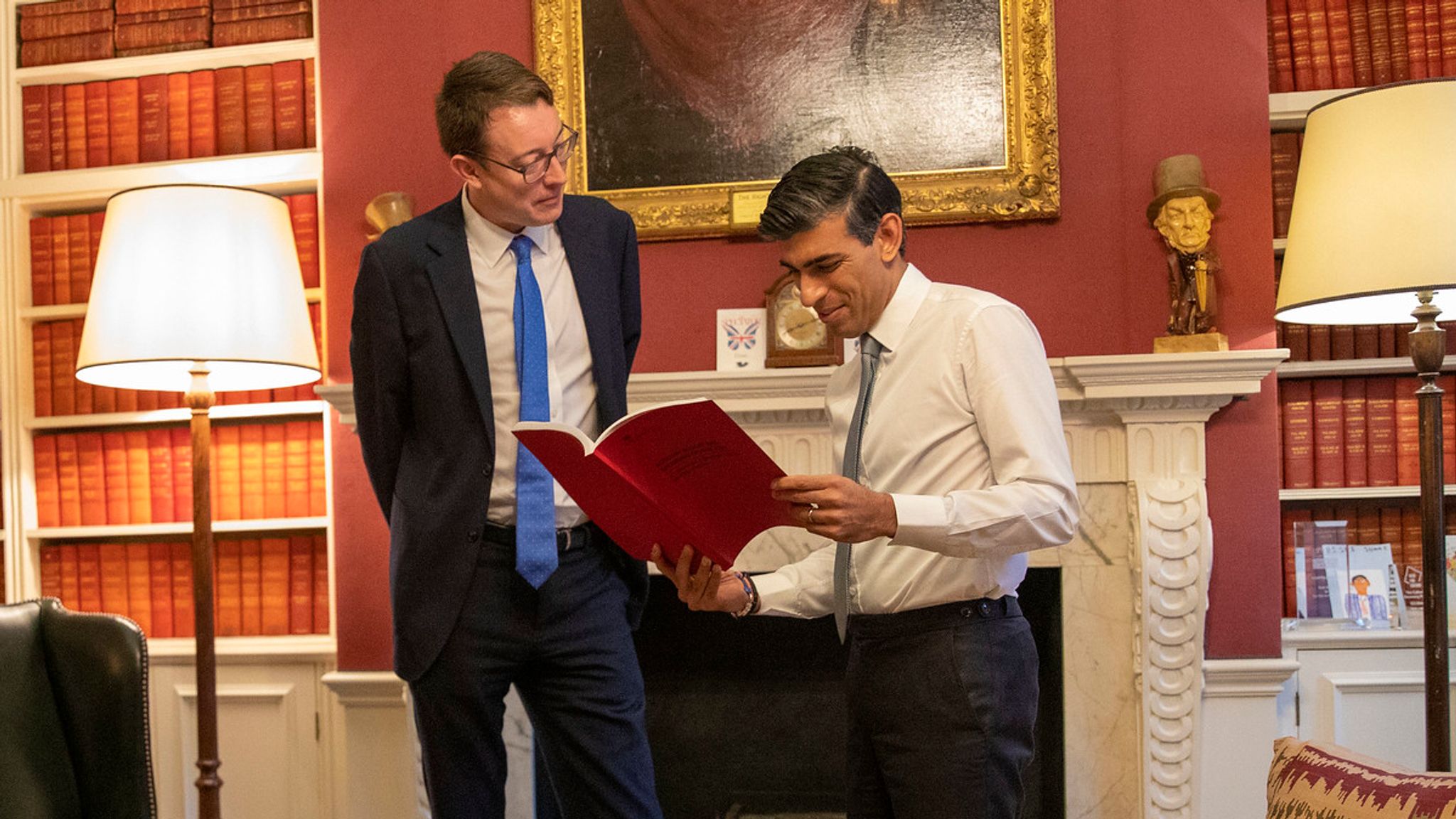 Senior Tory MP Sir Simon Clarke calls on Rishi Sunak to stand down as ...