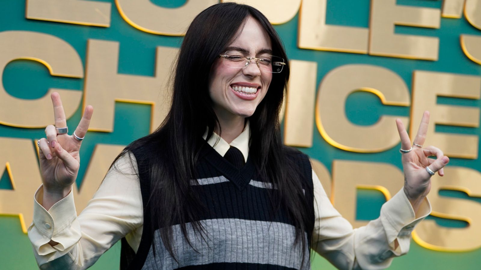 Jeremy Renner receives standing ovation after 'heck of a journey' since ...