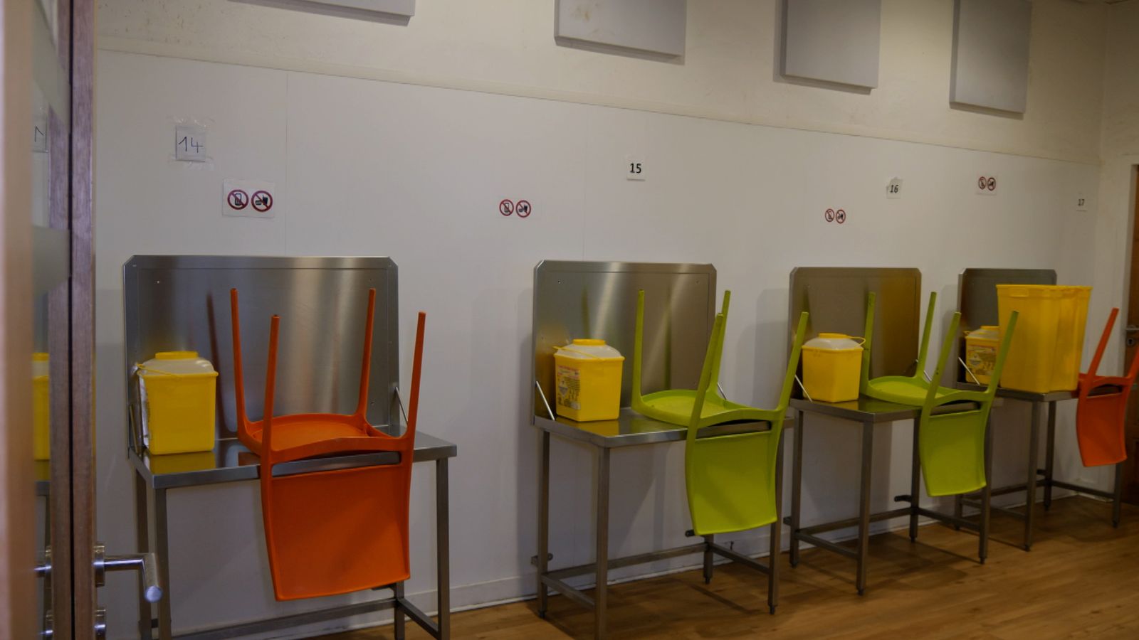 The father who takes drugs in a 'cage' - as related deaths hit record ...