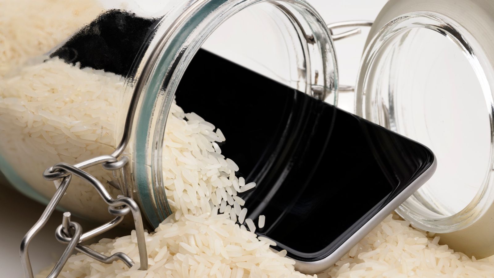 Wet iPhone not charging? Don't put it in a bag of rice - here's why ...