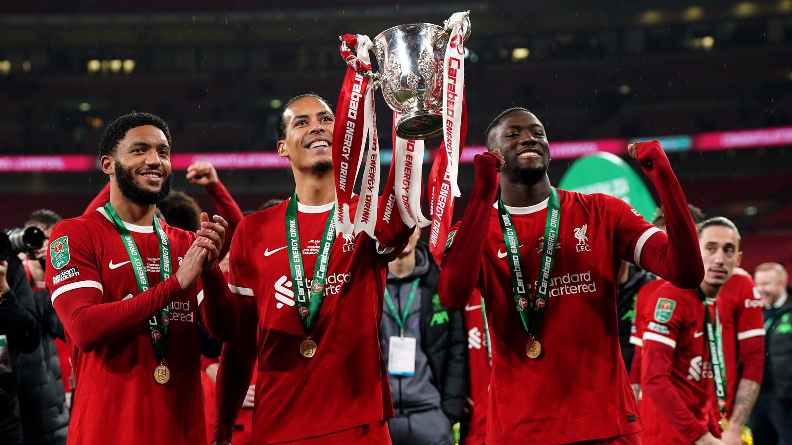 Liverpool defender Virgil van Dijk signs new contact with Premier ...