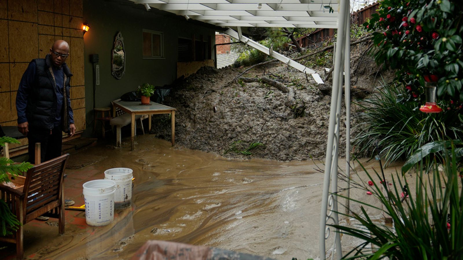 California weather: Los Angeles hit by 475 mudslides as atmospheric ...