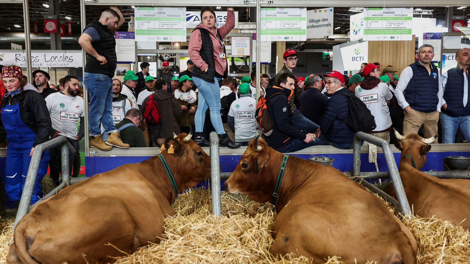 Paris: Farmers spoiling for a punch-up storm agricultural show as ...