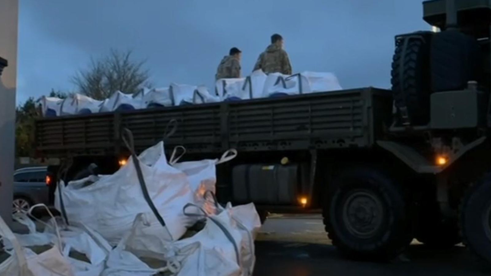 Armed forces bomb disposal experts worked together to safely evacuate ...