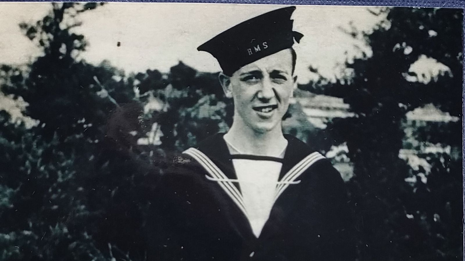 Two surviving British veterans among 13 honoured with plaques on D-Day ...