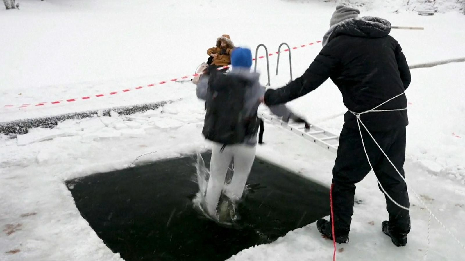 Schoolchildren in Sweden embrace cold water training by jumping into ...