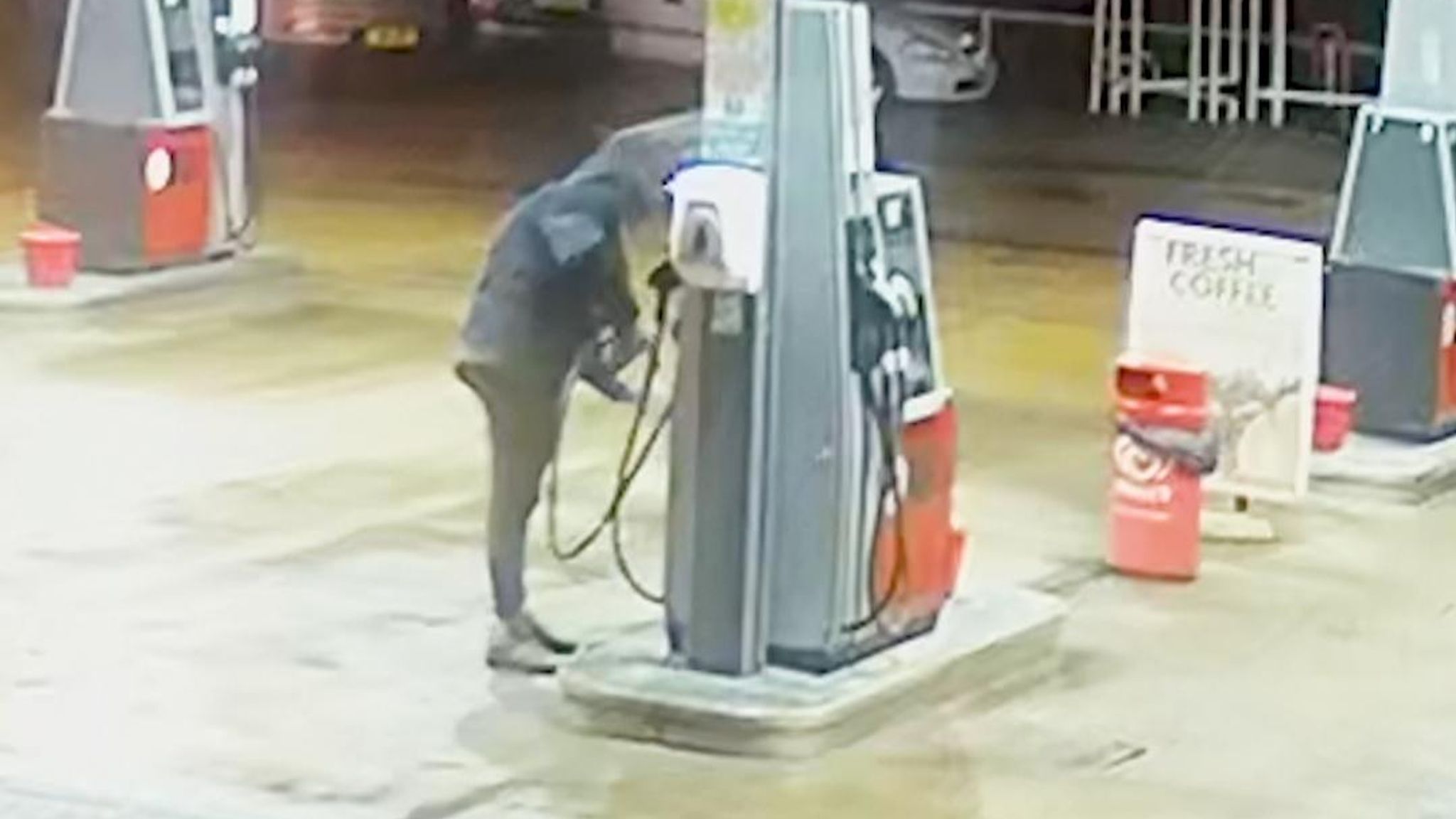 Constance Marten and Mark Gordon trial: Aristocrat mother asked 'where ...