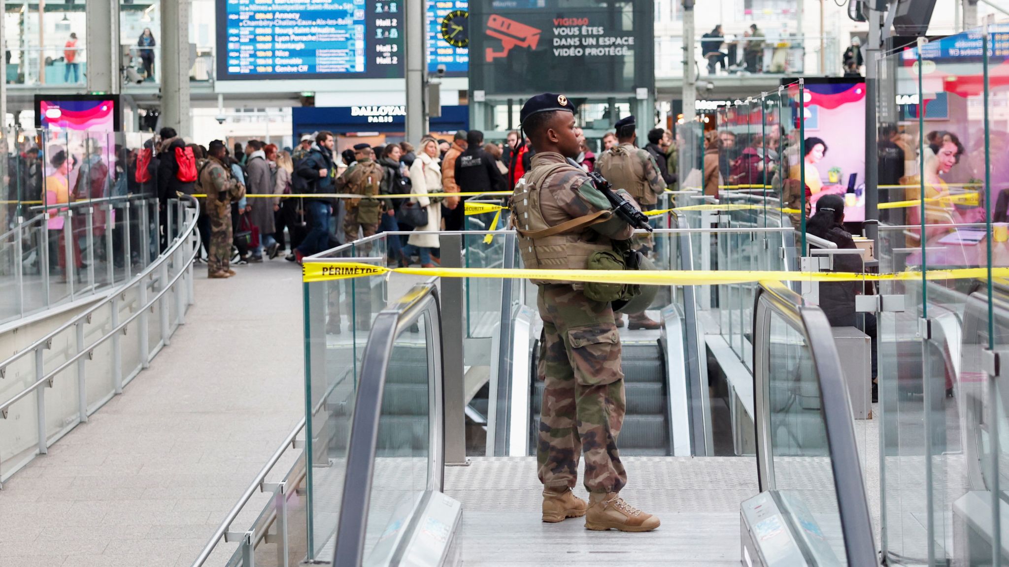Paris attack: Three people stabbed at Gare de Lyon | World News | Sky News
