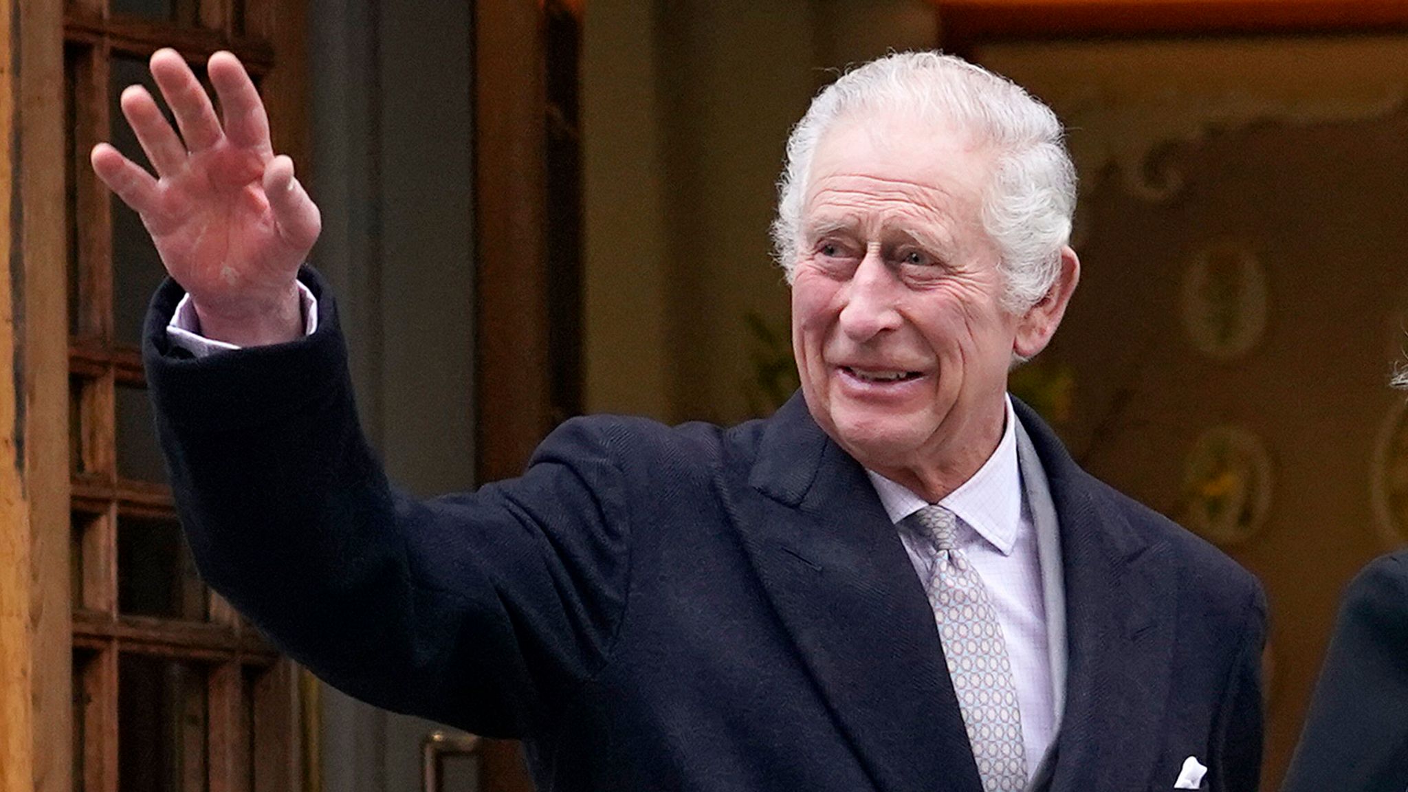 How will the King be treated? A look at medical team of monarch who ...