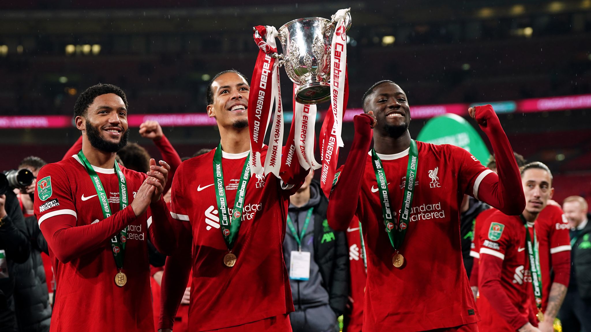 Liverpool defender Virgil van Dijk signs new contact with Premier ...