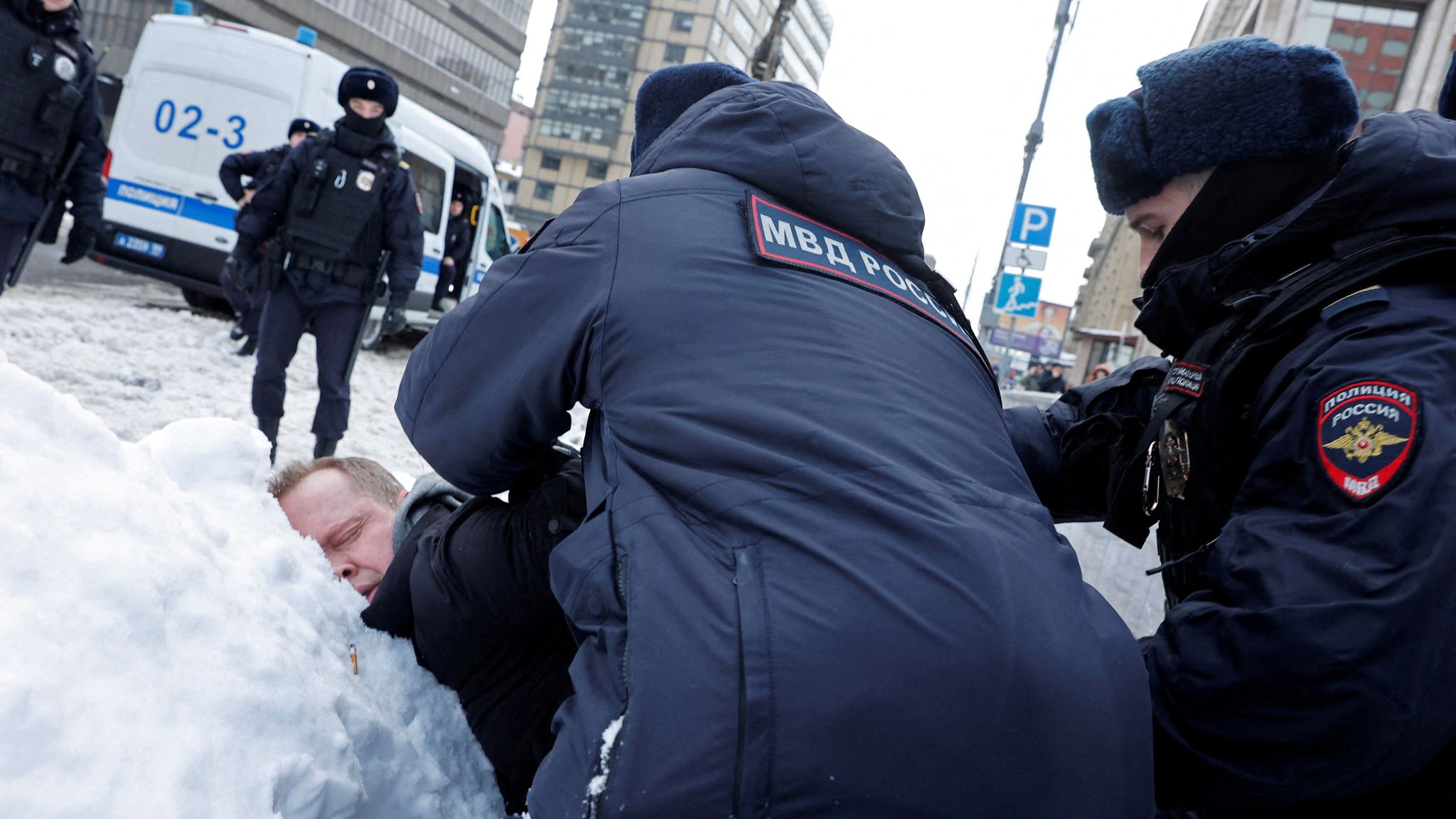 Mother of Alexei Navalny searching for his body after morgue 'closed ...