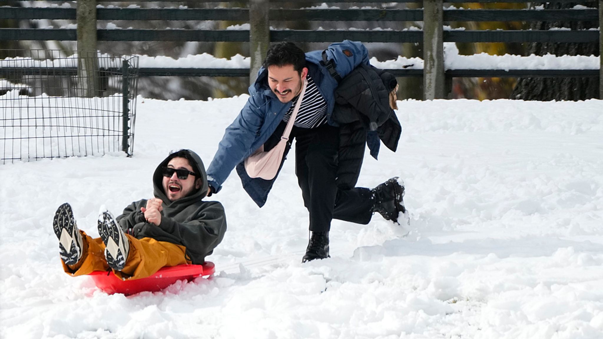 Storm Nor'easter: One dead as heavy snow and strong winds cause ...