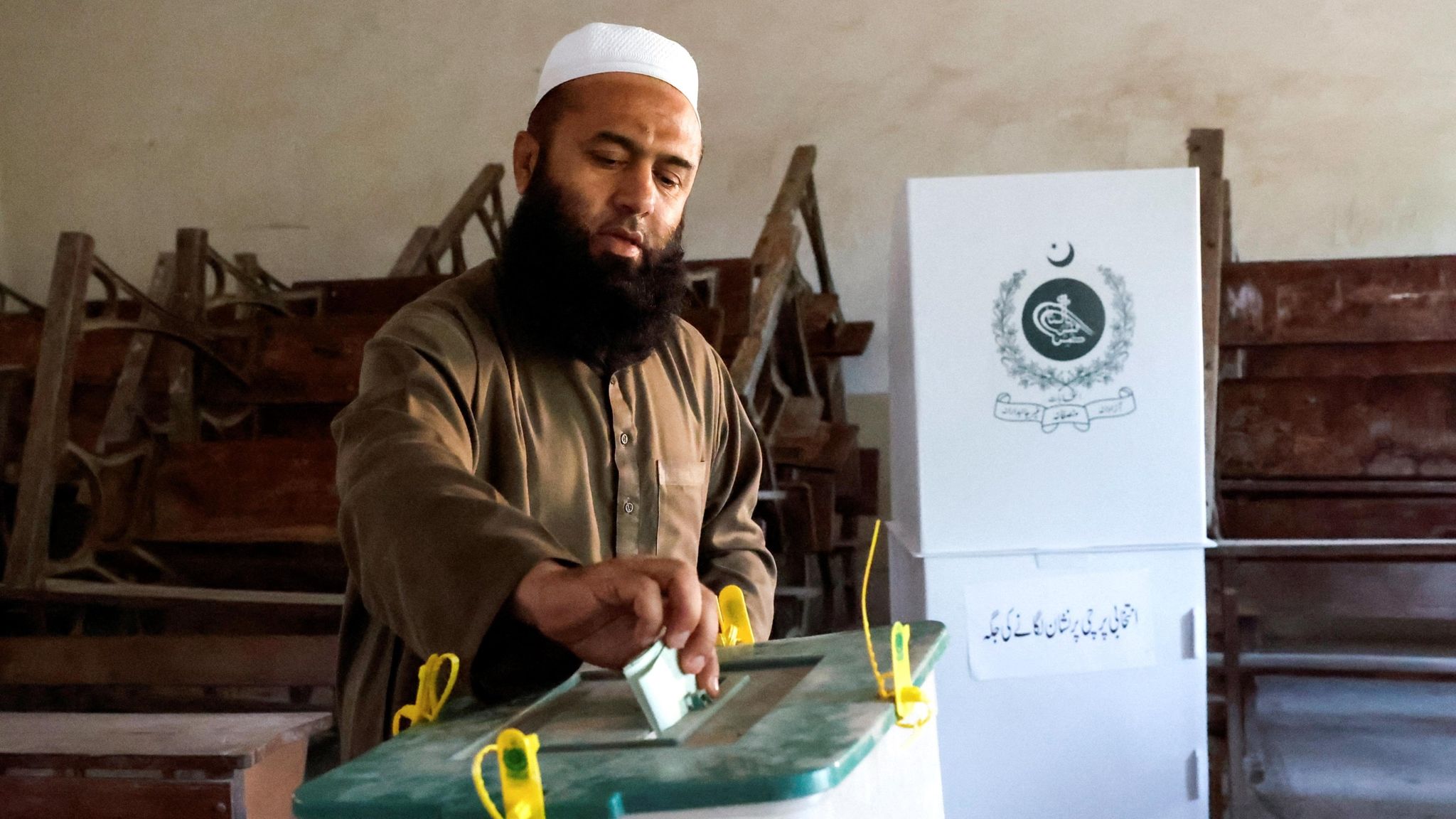 Pakistan elections: Two of country's biggest political parties agree to ...