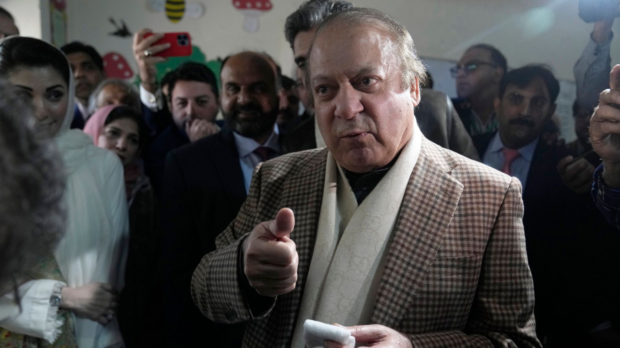 Pakistan election: Early results give Imran Khan supporters the edge ...