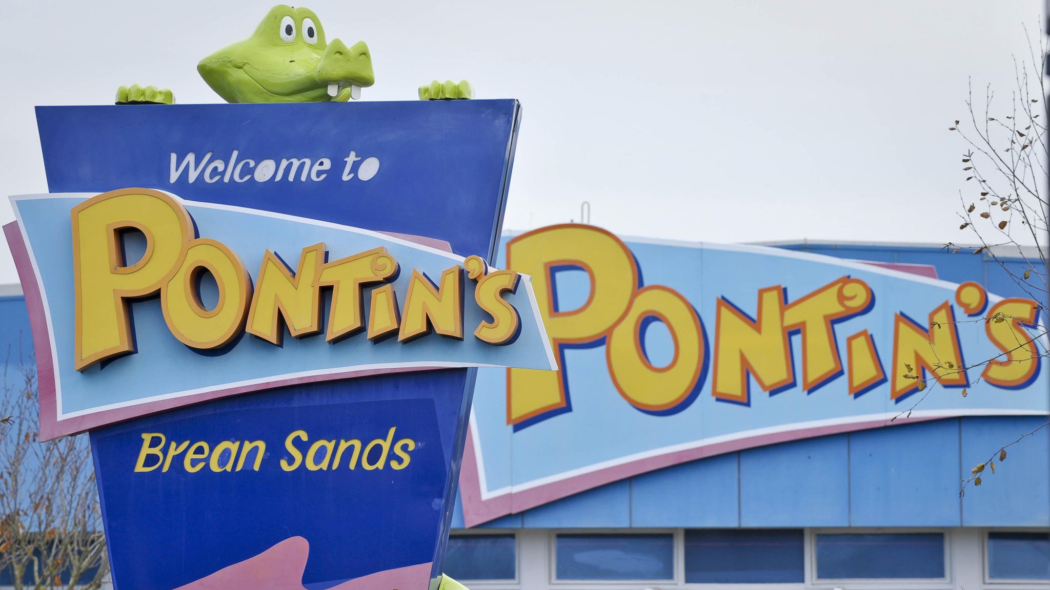 Pontins discriminated against Travellers by drawing up a list of ...