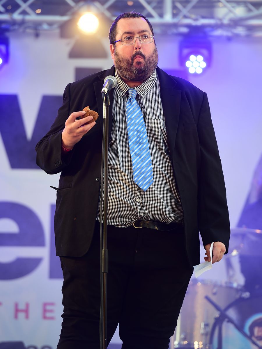 The Office star Ewen MacIntosh has died | Ents & Arts News | Sky News