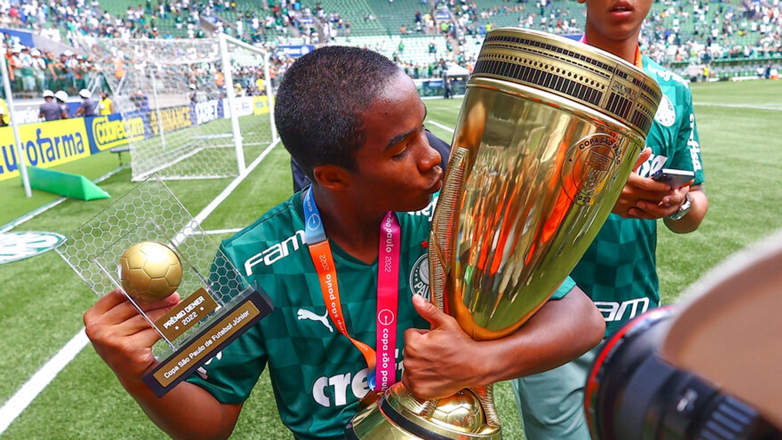 Endrick: Who is Brazil's latest football prodigy? | World News | Sky News
