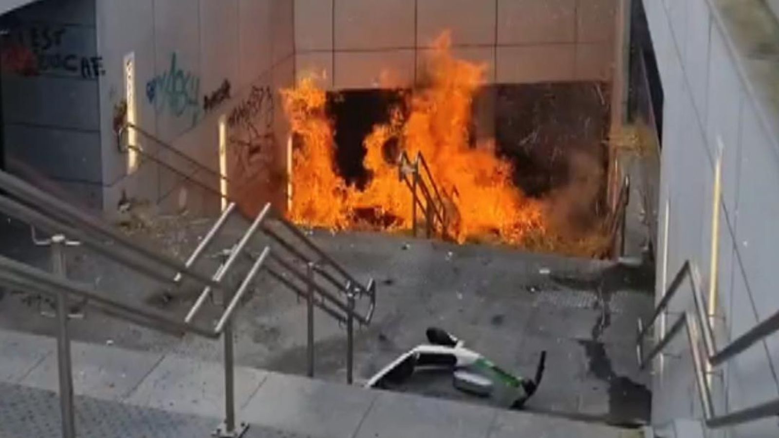 Brussels: Metro station set on fire as farmers’ protests continue in ...