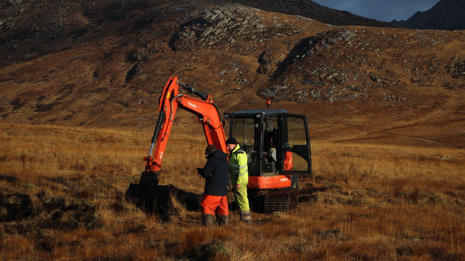 Intrigue over 'Second World War' plane propeller blade found wrapped up ...