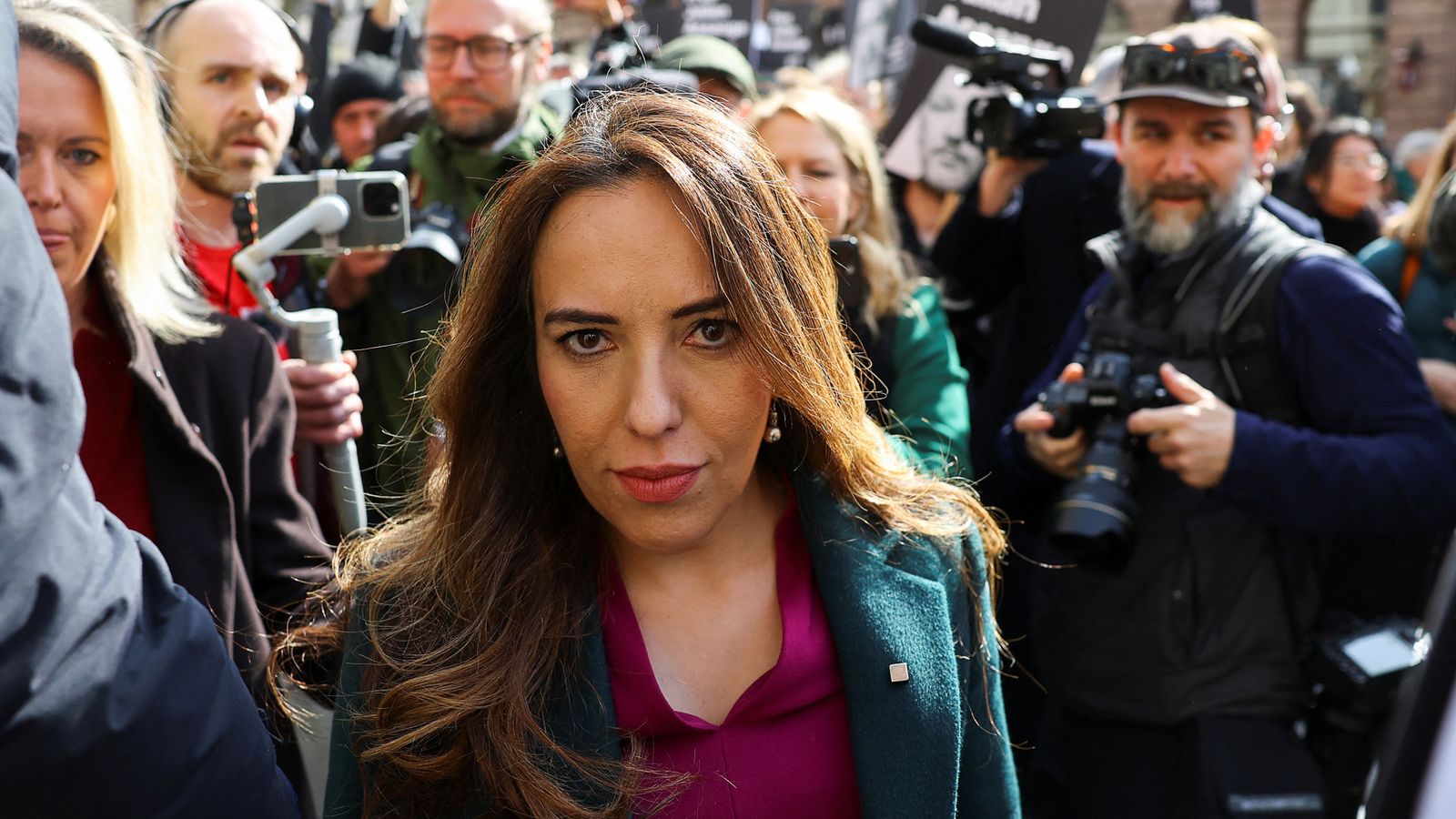 Julian Assanges Wife Stella Speaks To Sky News World News Sky News