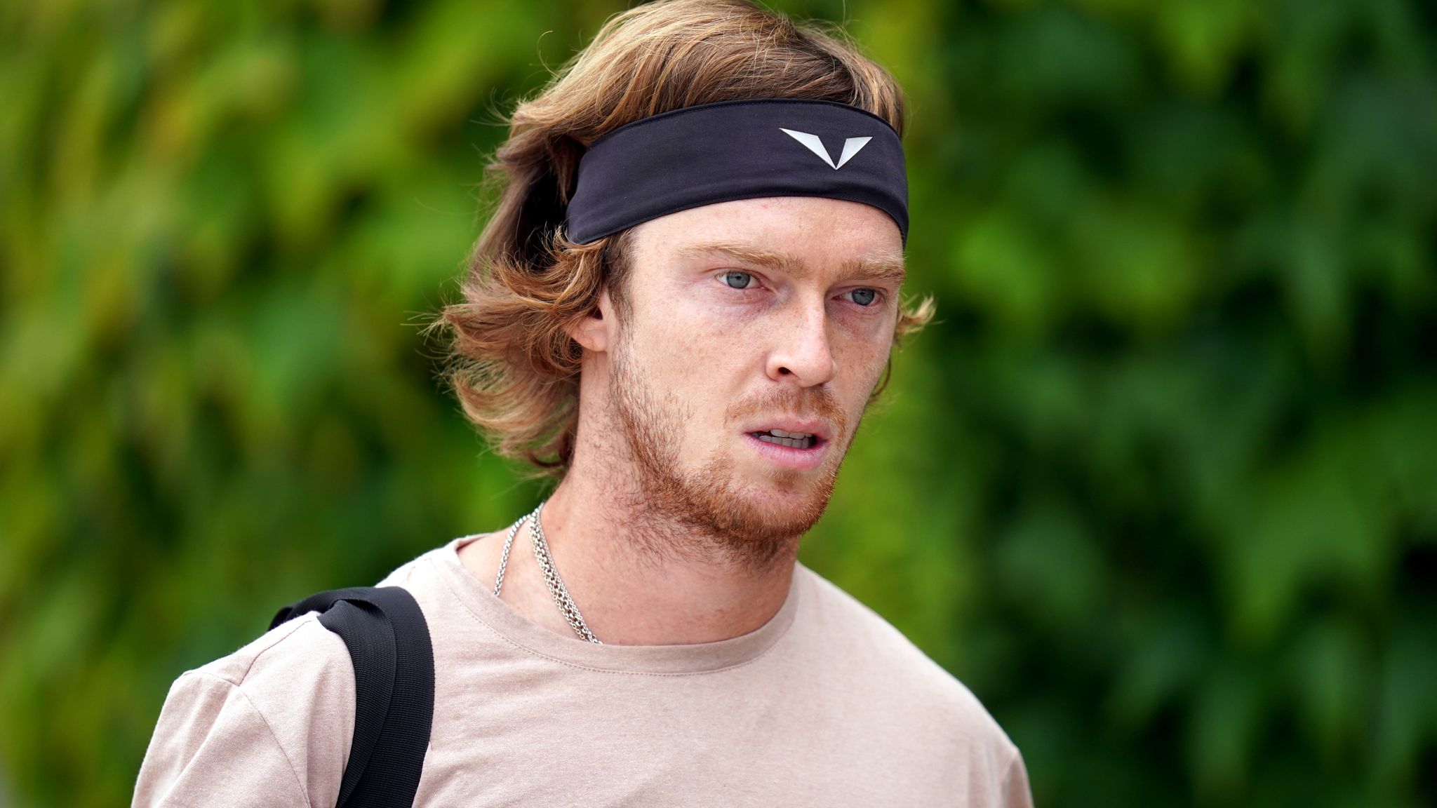 Russian tennis star disqualified for screaming at line judge | World ...