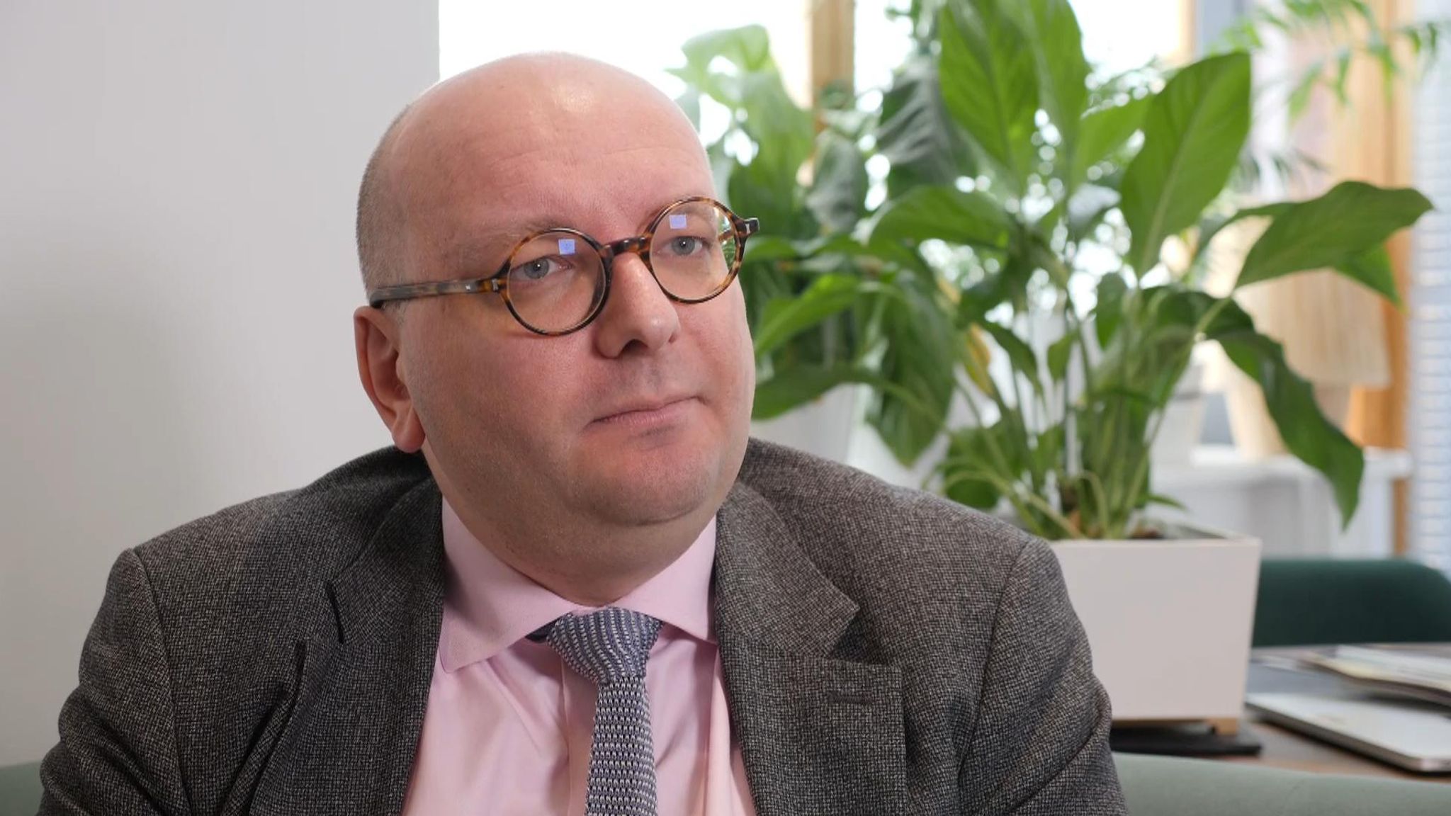 Kate's cancer diagnosis: Business as usual outside Windsor - despite a ...