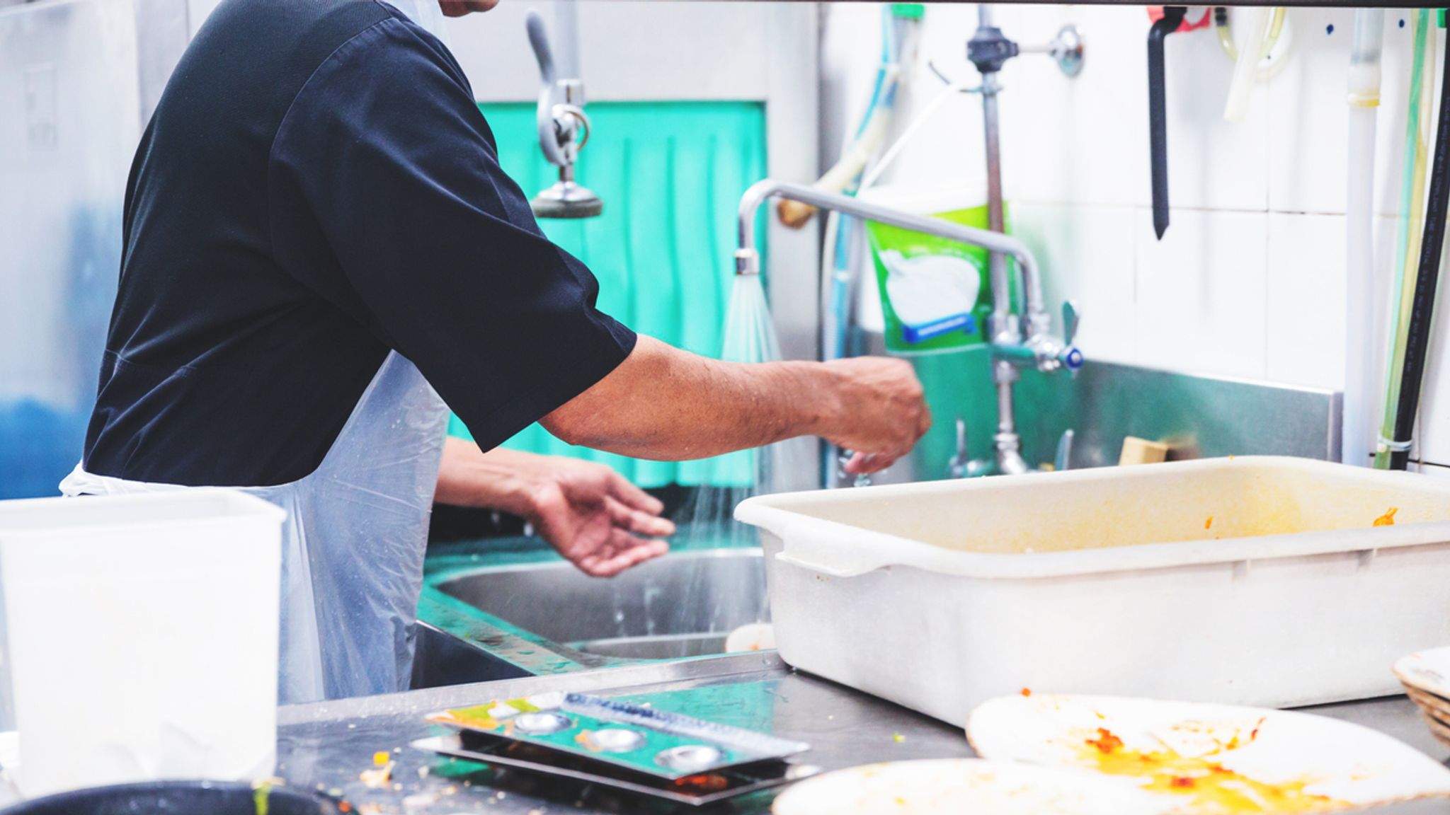 The 'outrageous' minimum wage differences hitting youngest workers | UK ...