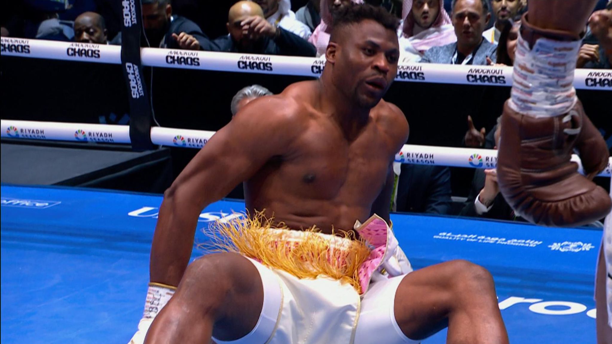 Anthony Joshua demolishes Francis Ngannou in two rounds in Riyadh | World News | Sky News