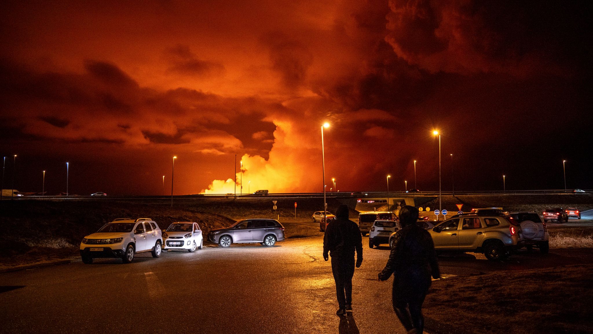 Iceland volcano eruption: Piercing alarm rang loud as orange glow of a ...
